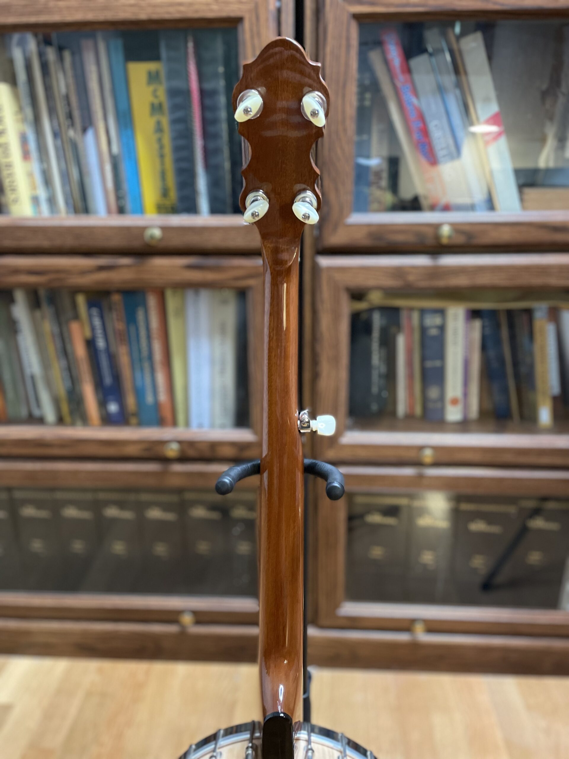 Open Back Banjo Scoop No-Knot Tailpiece FS (Mahogany)